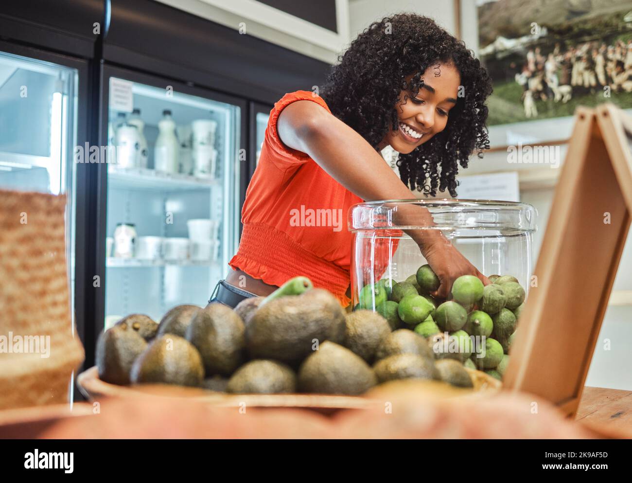 Happy customer in grocery store hi-res stock photography and images - Alamy