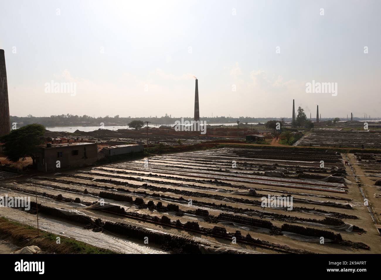 Brick klin workers hi-res stock photography and images - Alamy