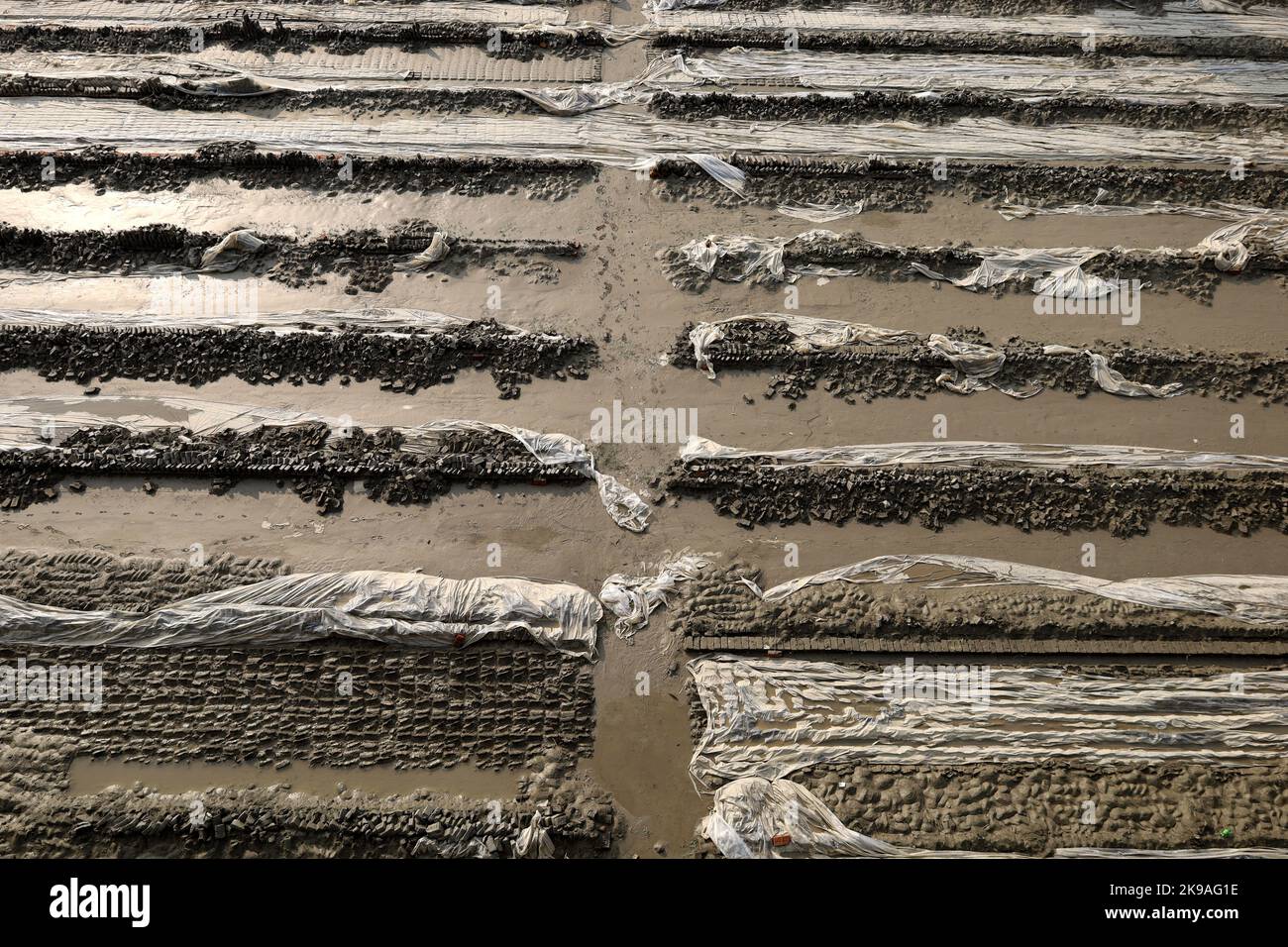 Brick klin workers hi-res stock photography and images - Alamy
