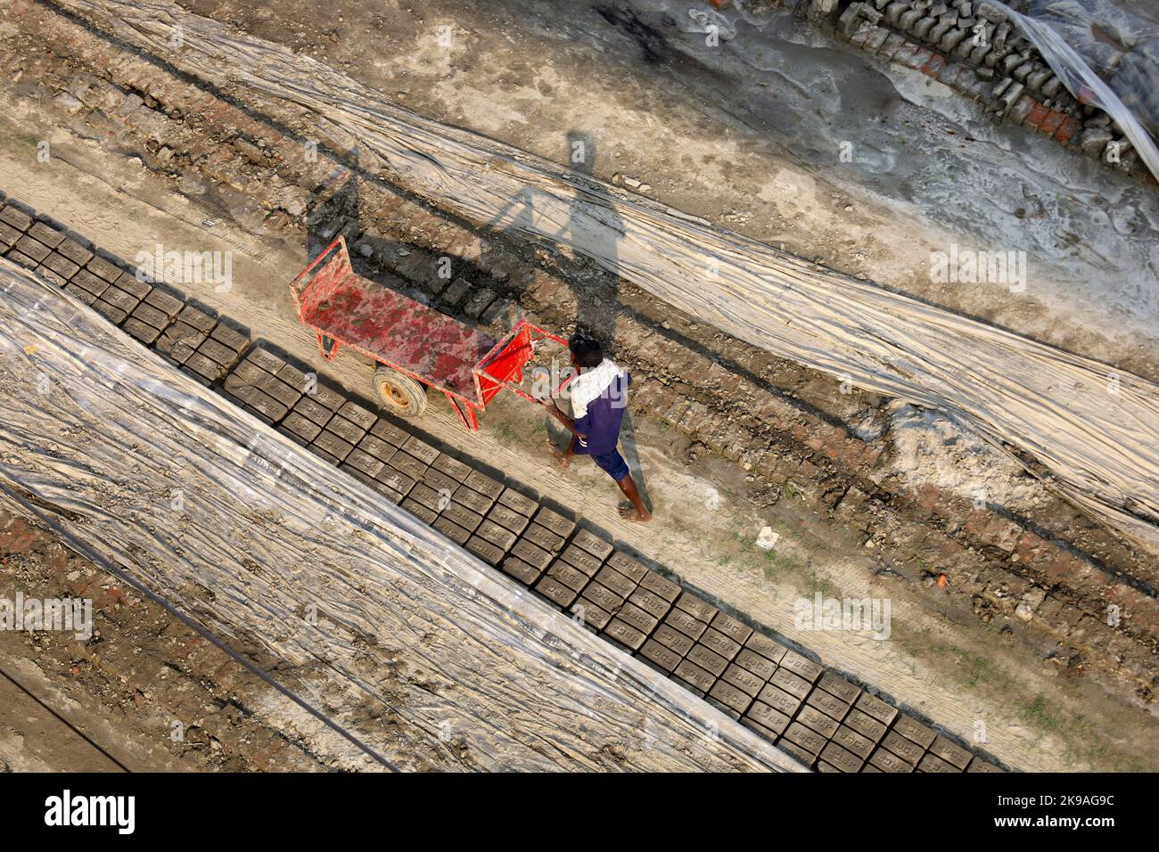 Brick klin workers hi-res stock photography and images - Alamy
