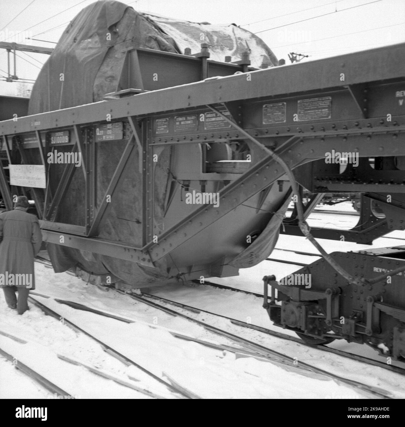 State Railways, SJ 100019 Q23. Freight wagon with long -disassembled ...
