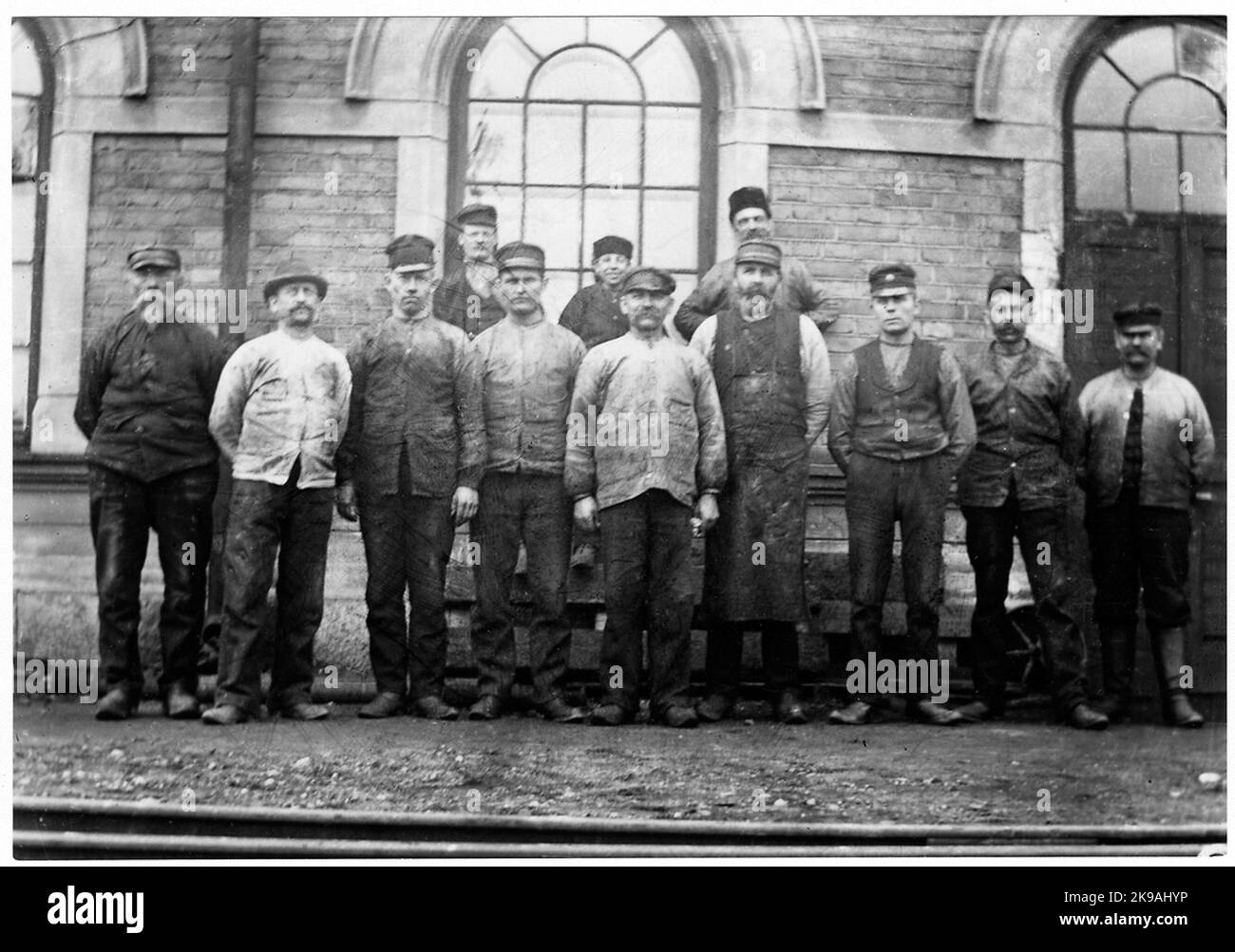 Manufacturing workers work in Cut Out Stock Images & Pictures - Alamy