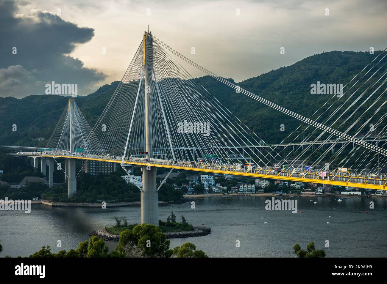 The Ting Kau Bridge connects Hong Kong's airport and container ...