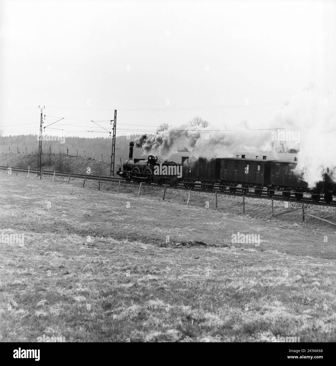 Historical train's journey from Stockholm to Gothenburg for the ...
