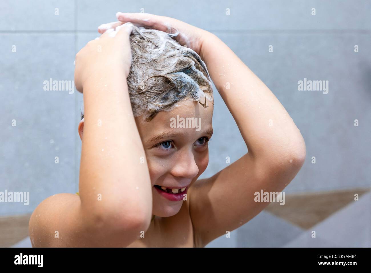 Parent toddler washing hands hi-res stock photography and images - Alamy