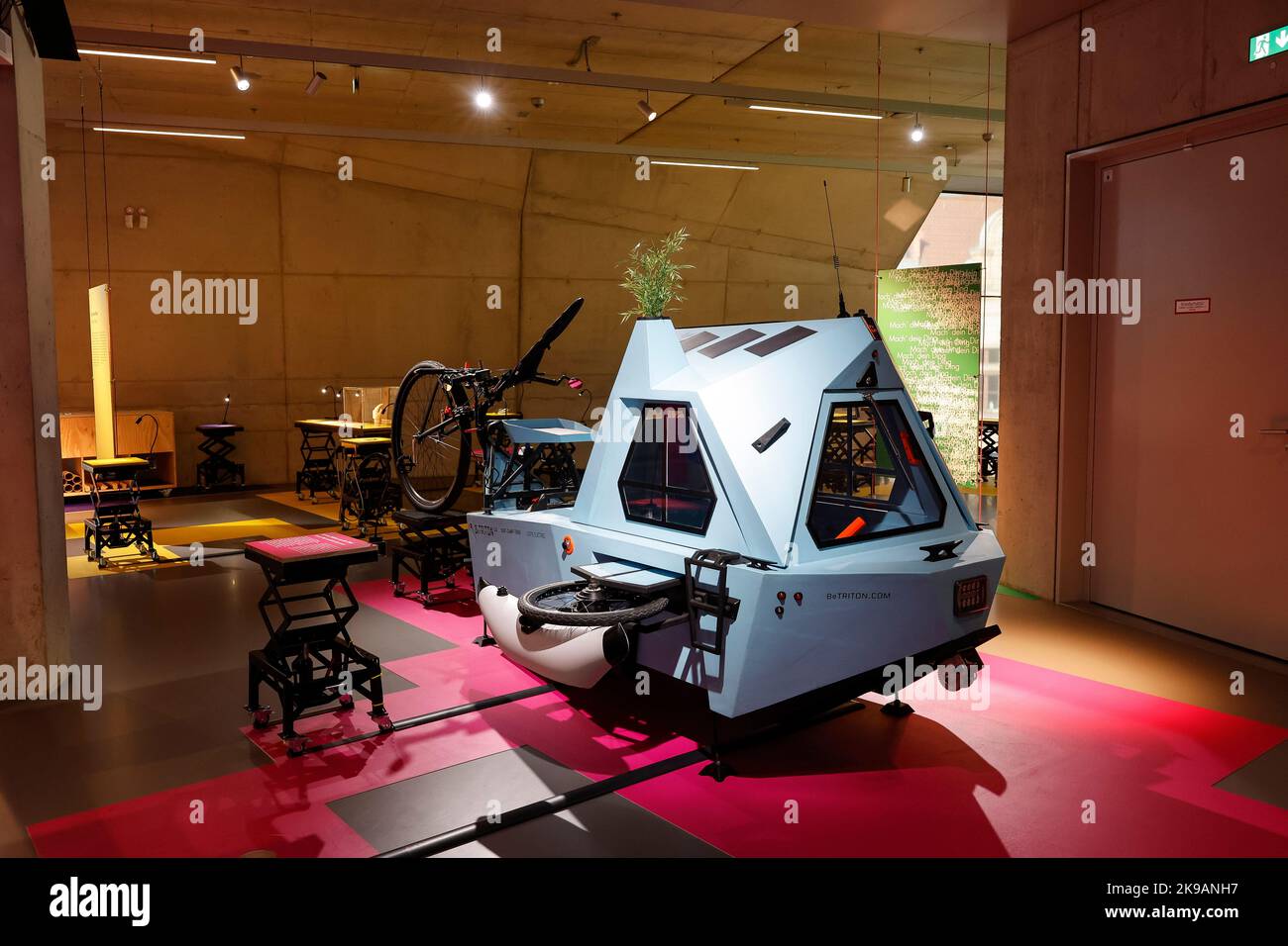 Nuremberg, Germany. 27th Oct, 2022. The prototype "BeTriton 1.0", an e ...