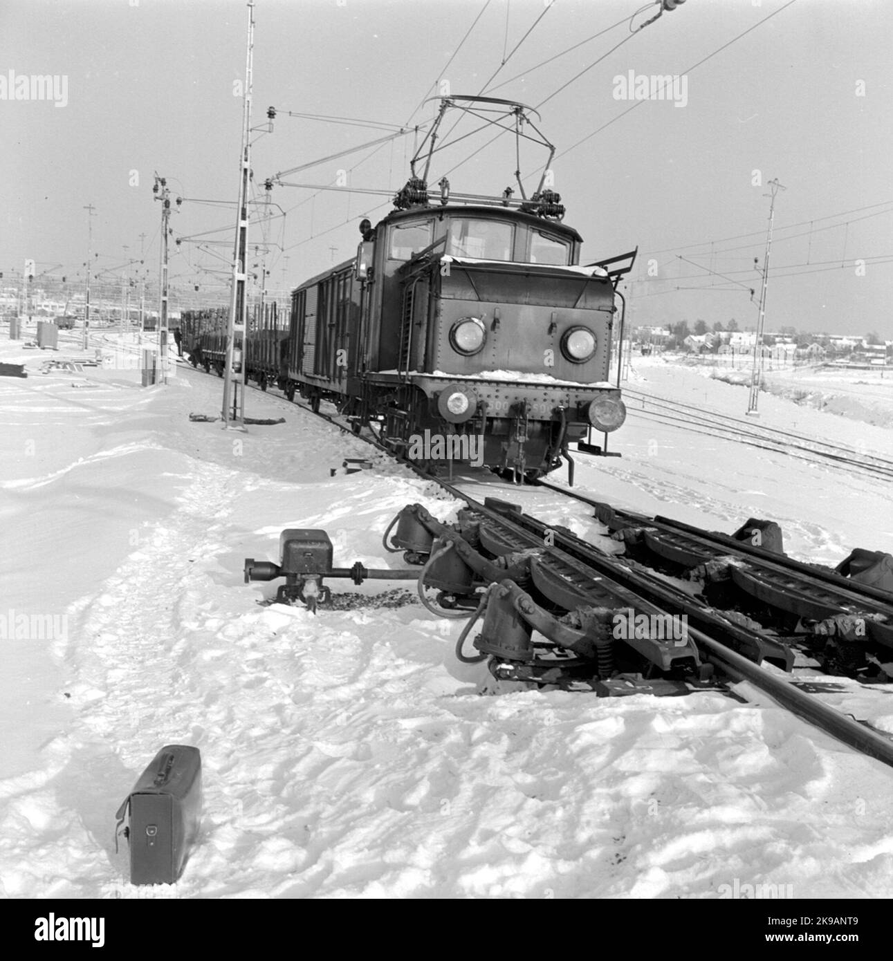 Balk brake. Gearbox, TGOJ UB 500 with freight wagons at Borlänge ...