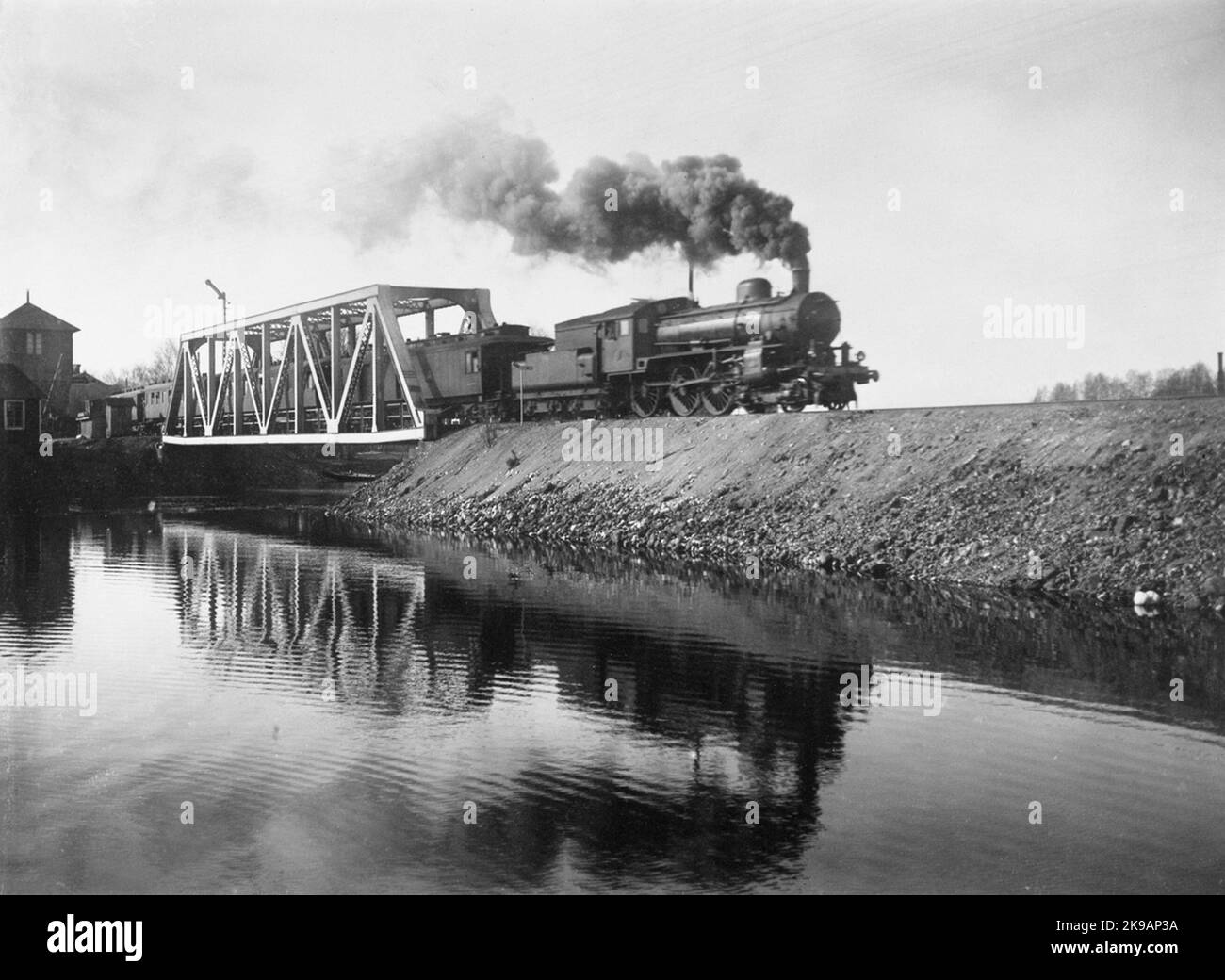 State Railways SJ B-locomotive by train at Ockelbo Stock Photo - Alamy