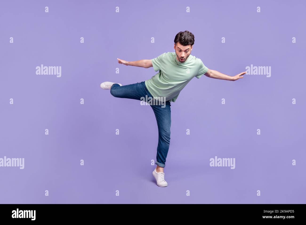 Full length photo of astonished terrified man stand one leg foot top ...