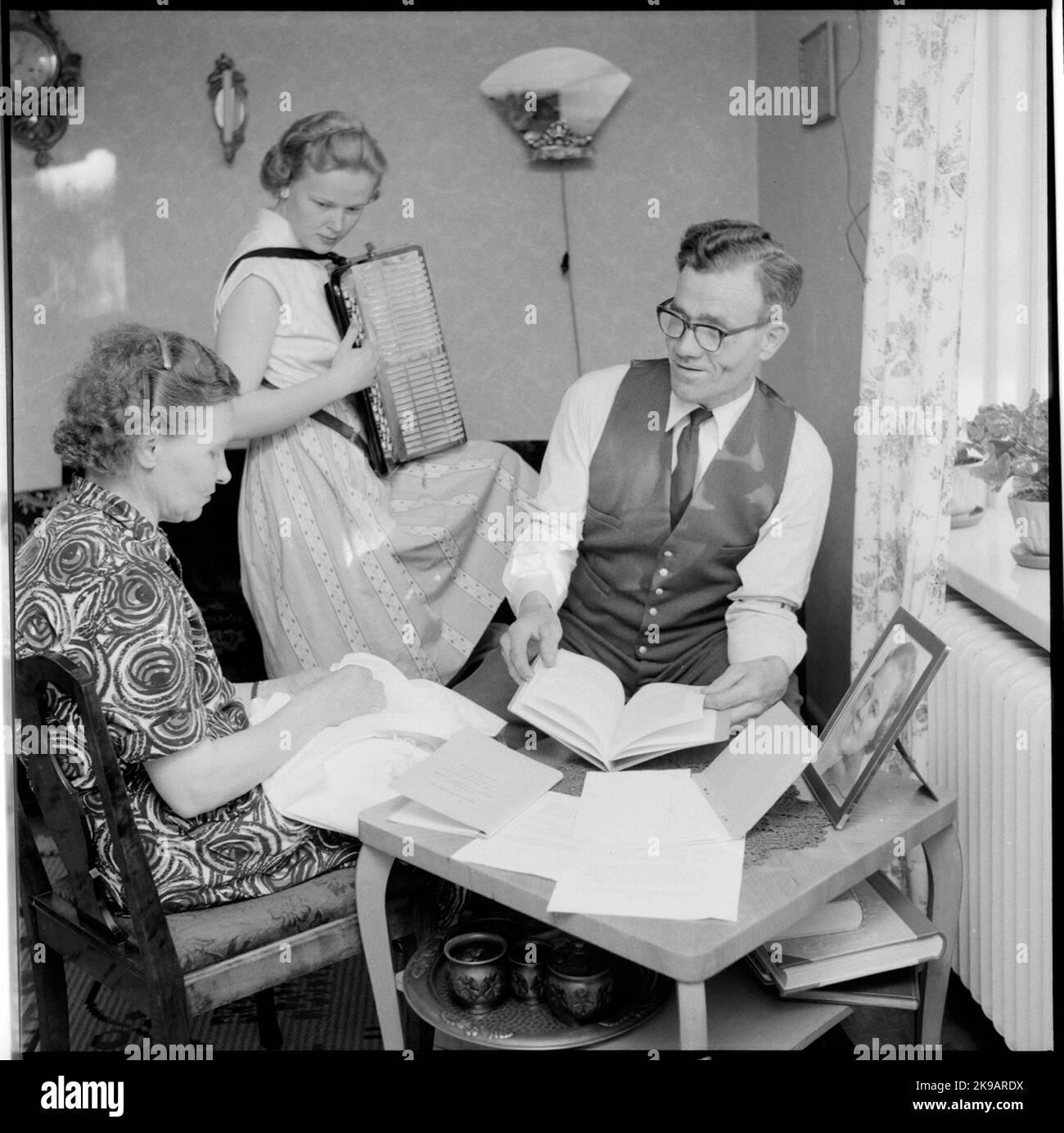 At home with a TGOJ employee and his family. Traffic stock company ...