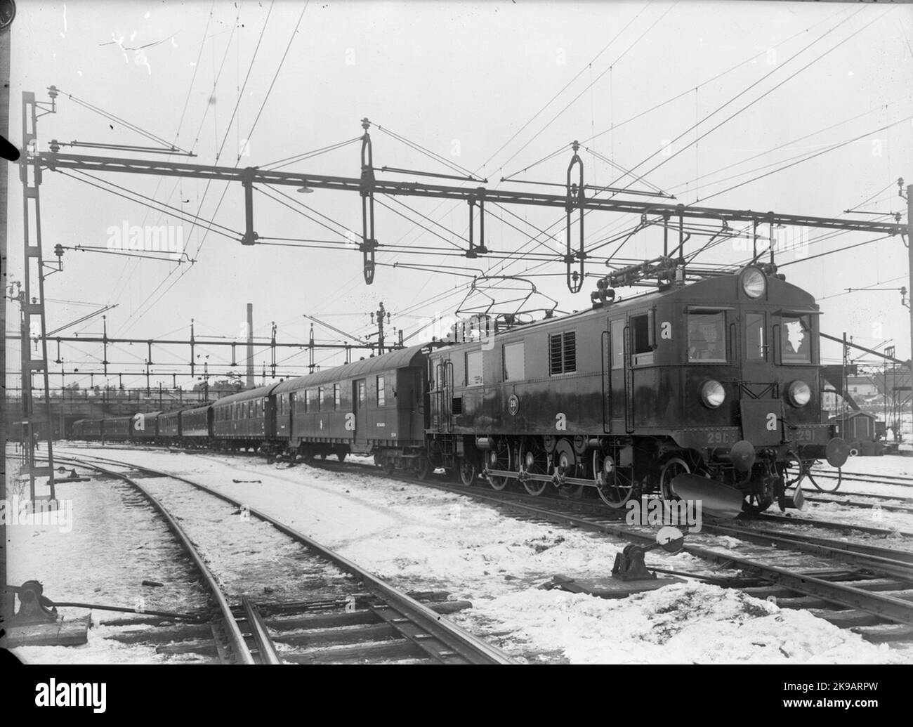 Sj. DS 291 locomotive by train. Made by: ASEA 1933 Manufacturing no ...