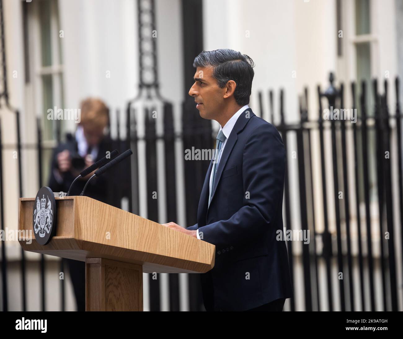 Rishi Sunak making his first speech as Prime Minister in Downing Street ...