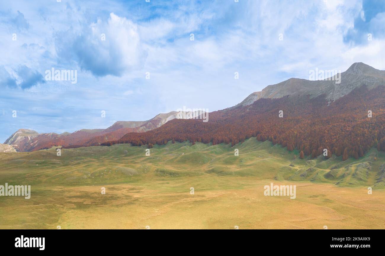 Monte Velino (Italy) - The landscape summit of Mount Sirente, one of ...