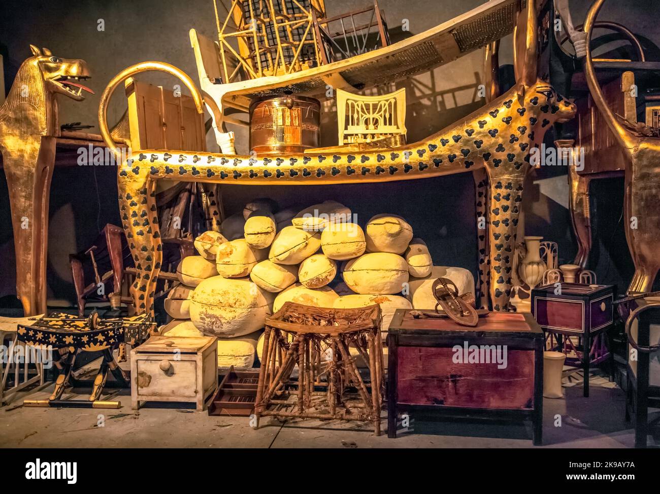 Tutankhamon tomb hi-res stock photography and images - Alamy