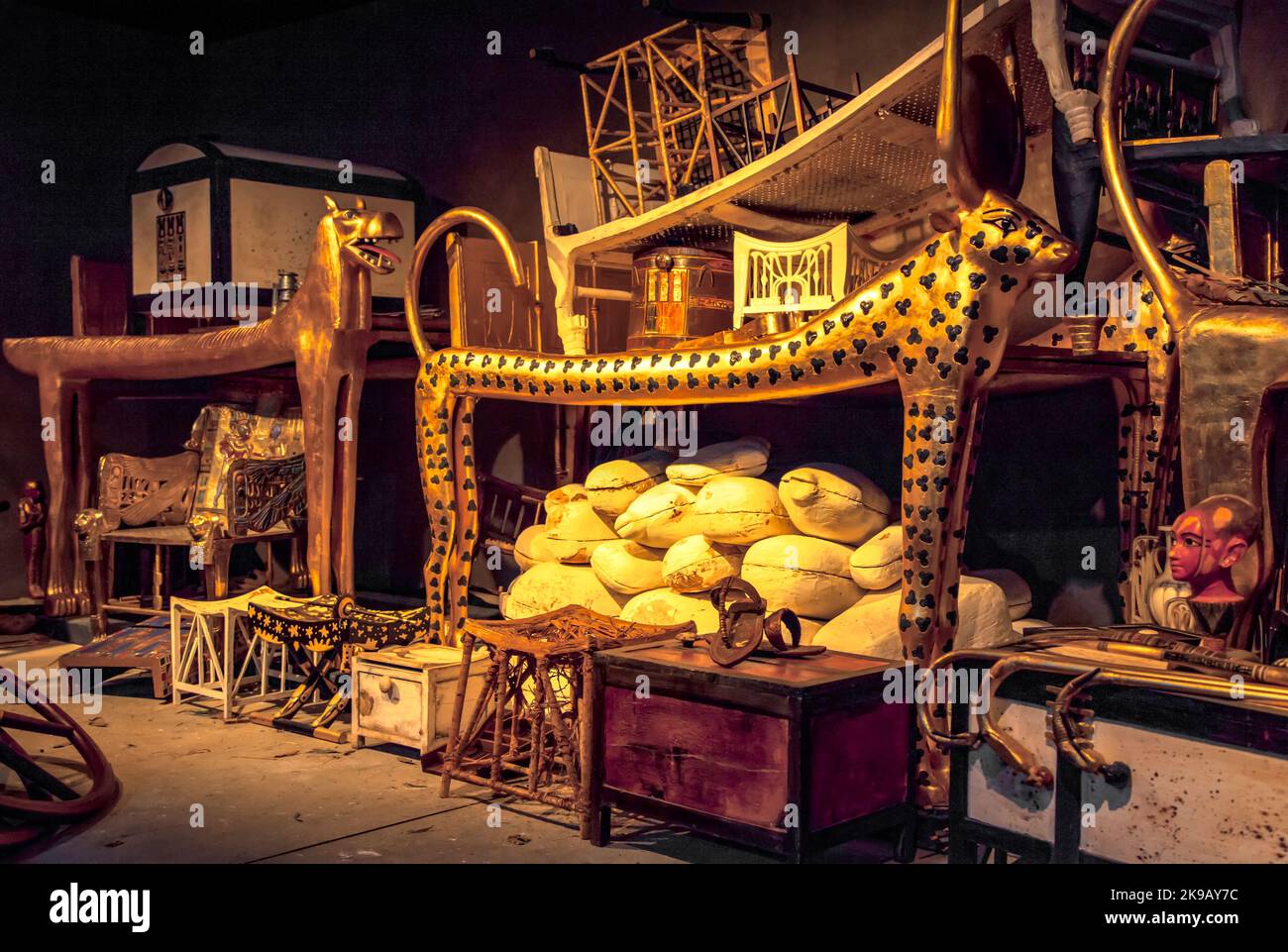Tutankhamon tomb hi-res stock photography and images - Alamy