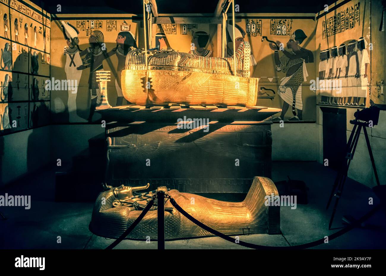 Tutankhamon tomb hi-res stock photography and images - Alamy