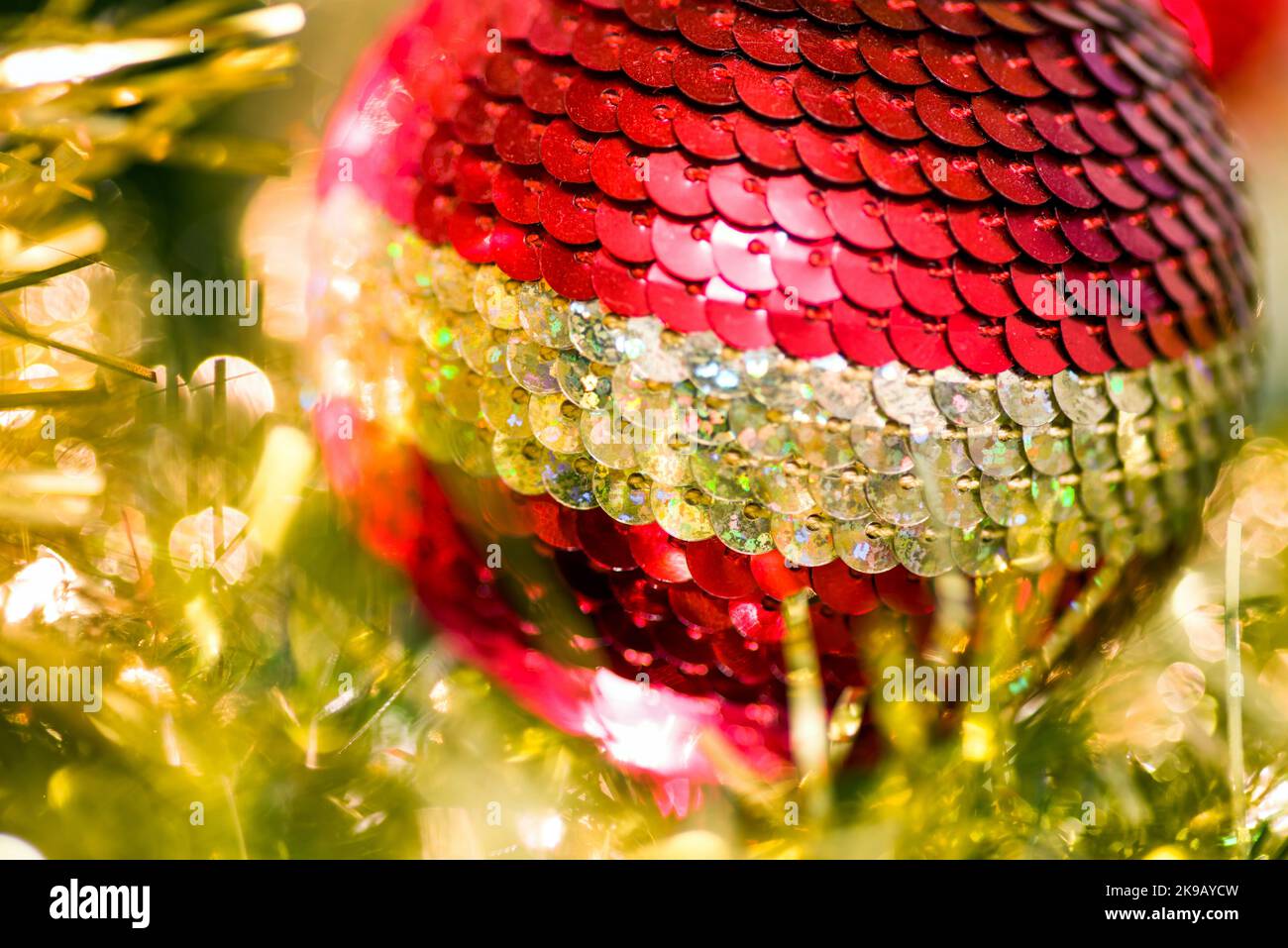 Golden christmas ball close hi-res stock photography and images - Alamy