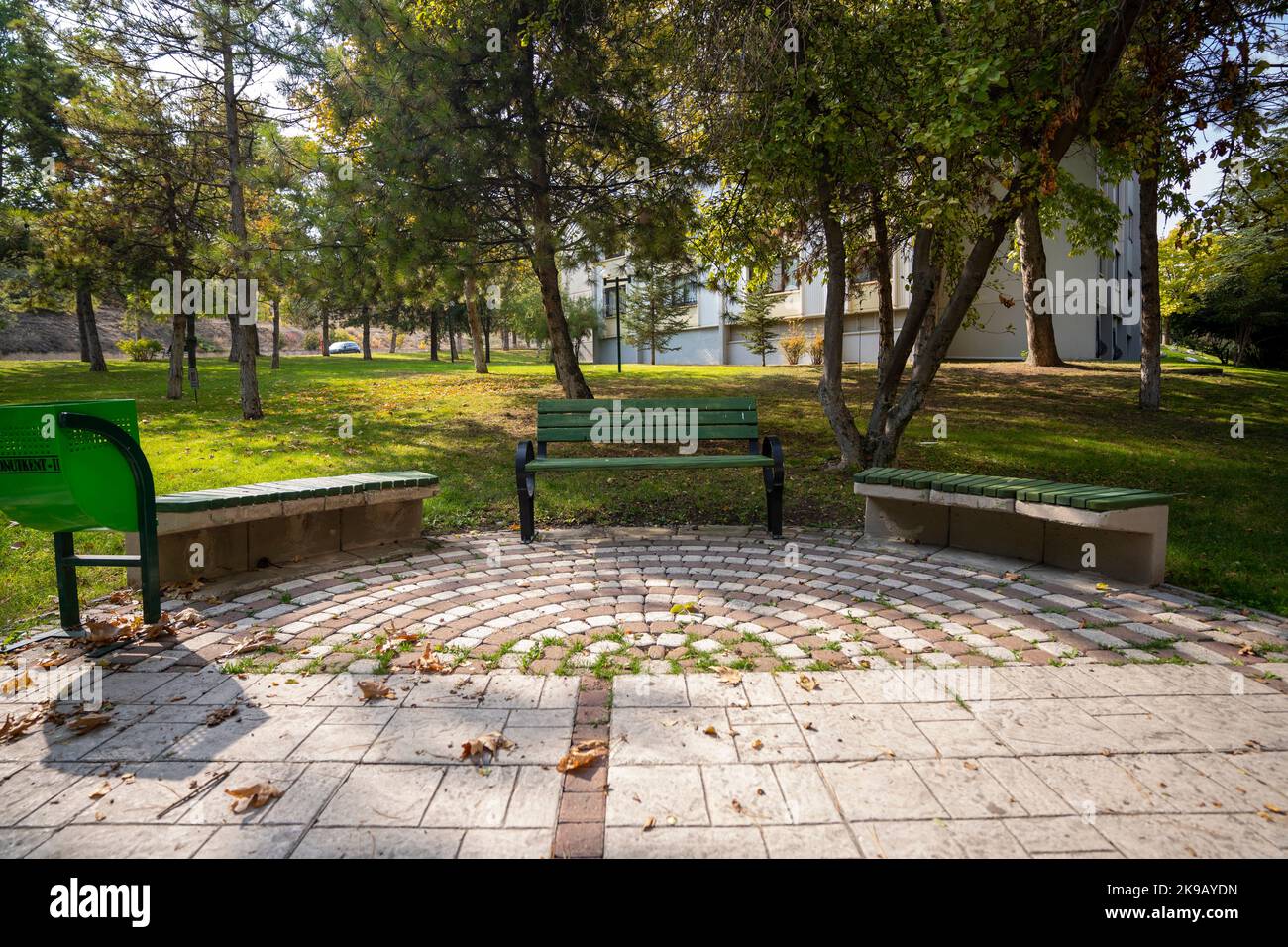 Bench dustbin hi-res stock photography and images - Alamy