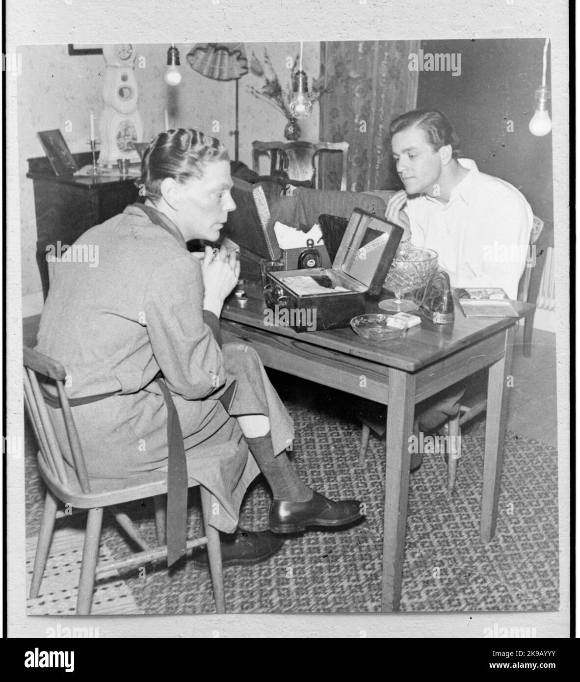 Film production scene actors hi-res stock photography and images - Alamy