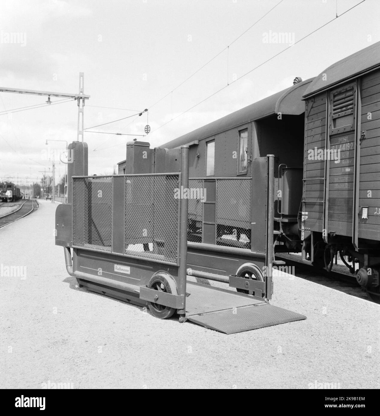 The State Railways, SJ G 44192 platform car "Ruthman" Height and ...