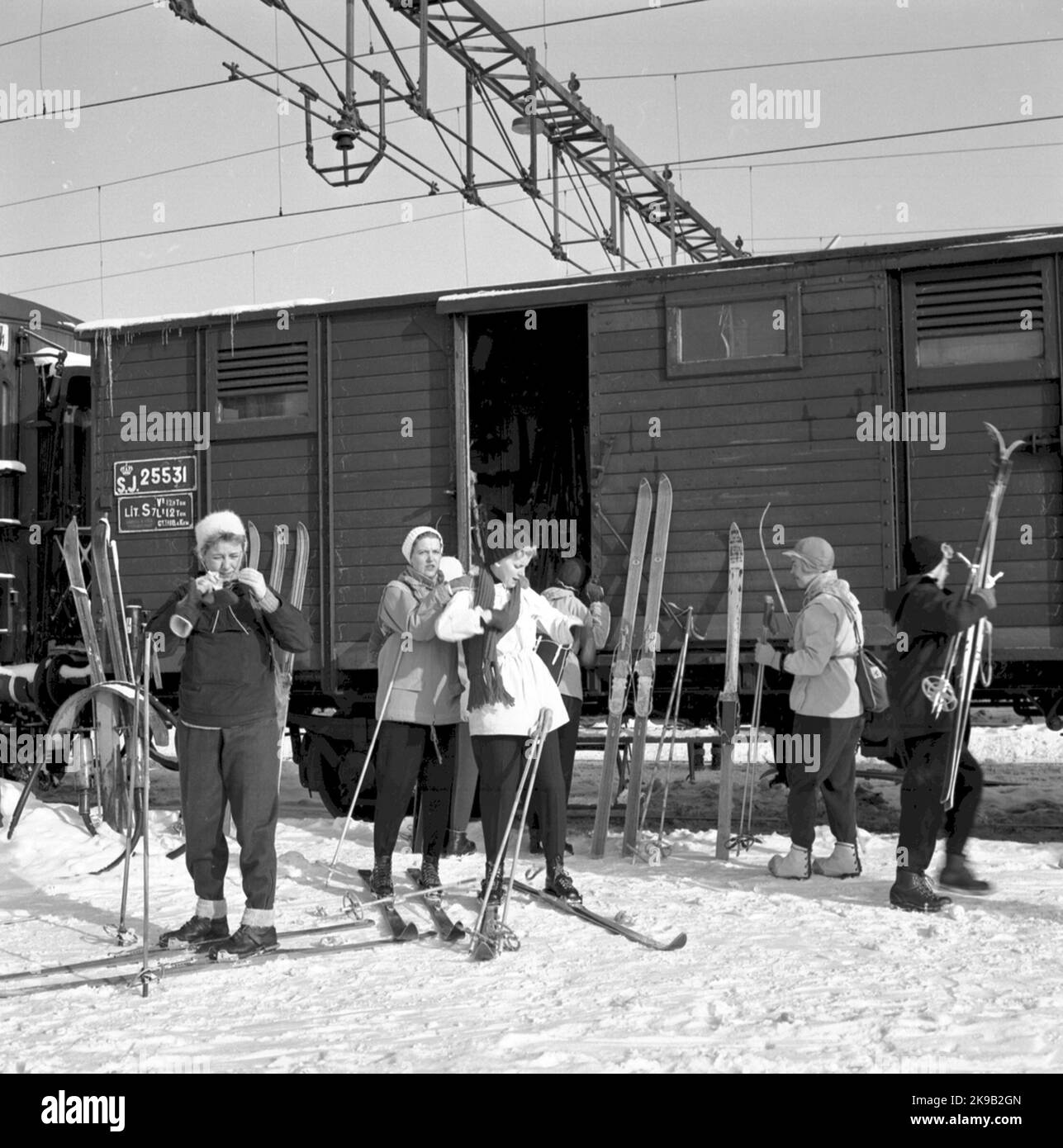 Ski carriage Black and White Stock Photos & Images - Alamy