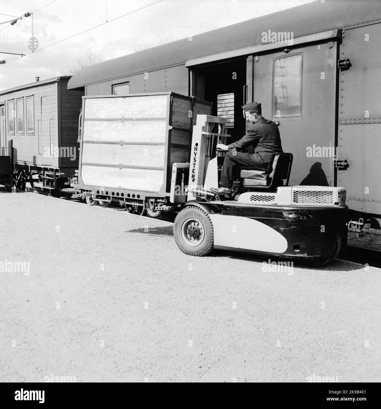 Small containers, type B.load and unloading of the container with ...