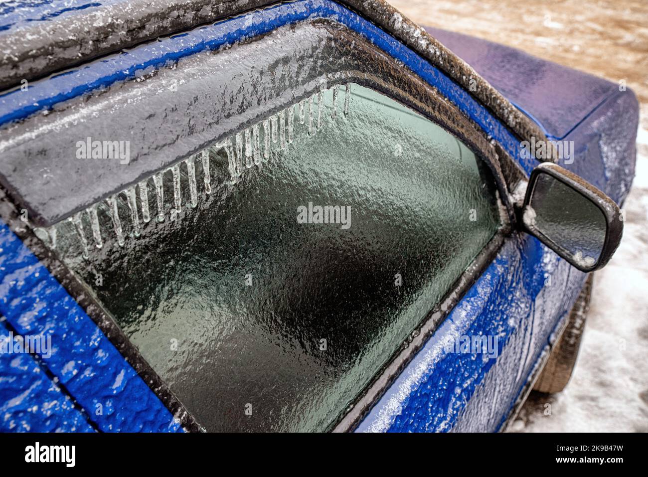 Freezing car hi-res stock photography and images - Alamy