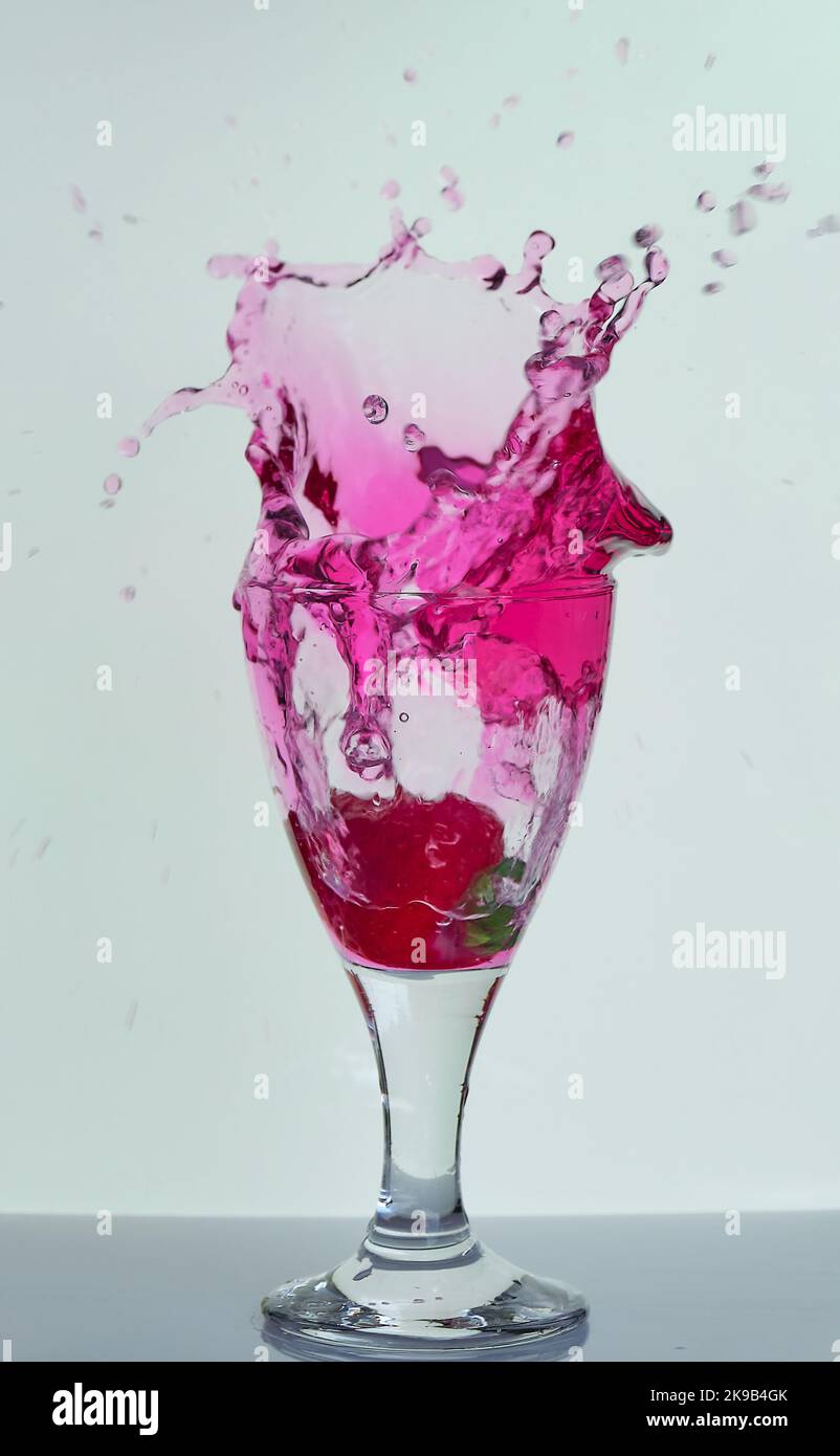 Kiwi fruit juice splash hi-res stock photography and images - Alamy