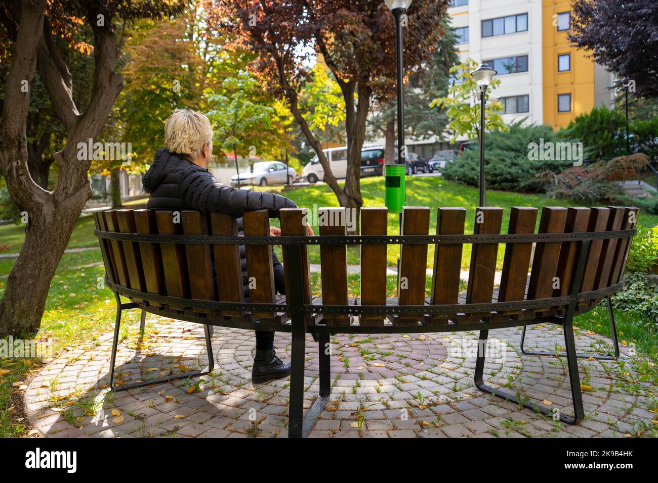 Sad girl sitting alone outside hi-res stock photography and images - Alamy