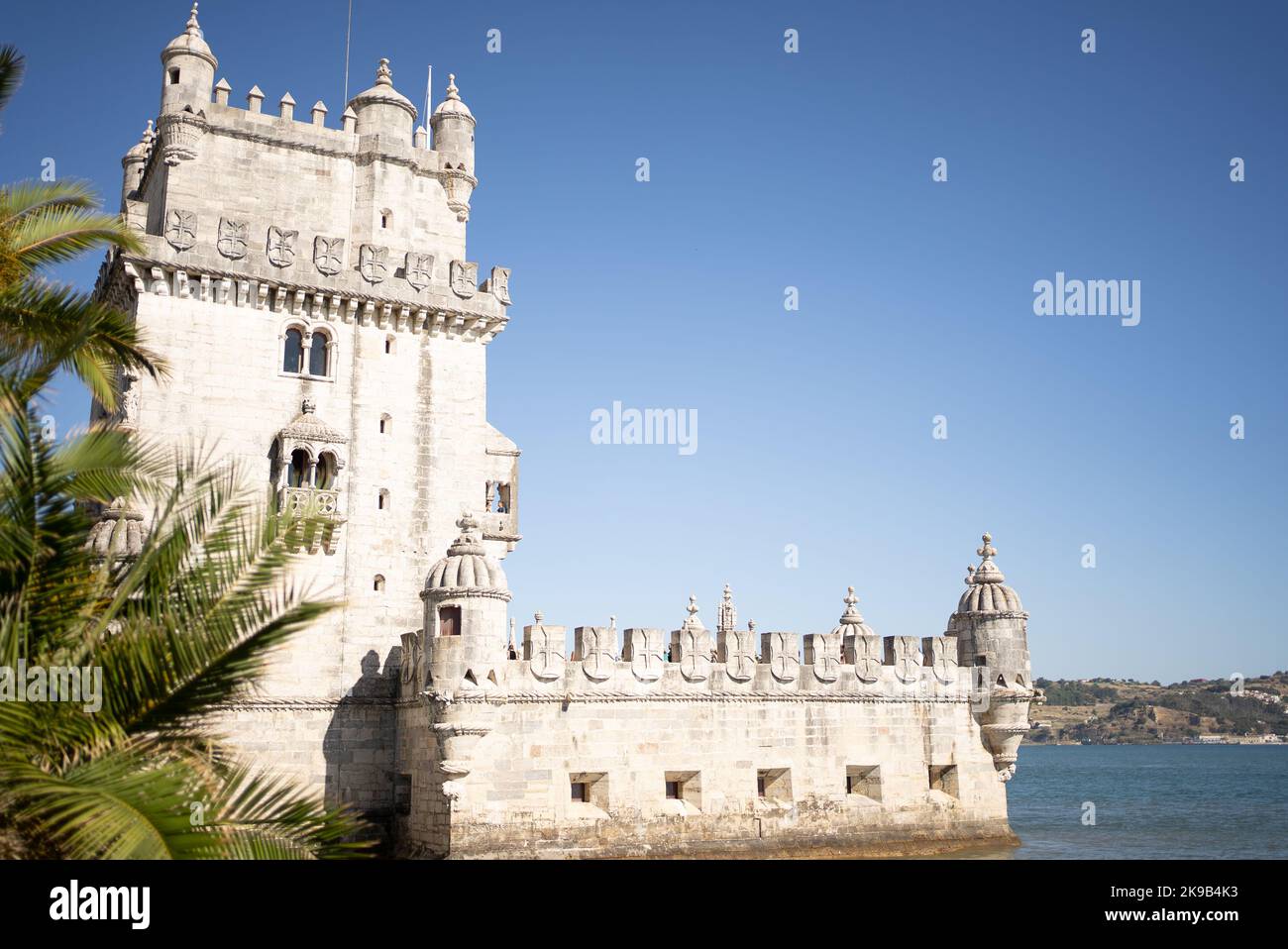 Famous portuguese tower on the sea in Lisabon Stock Photo - Alamy