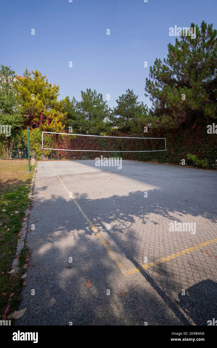 Empty volleyball court hi-res stock photography and images - Alamy