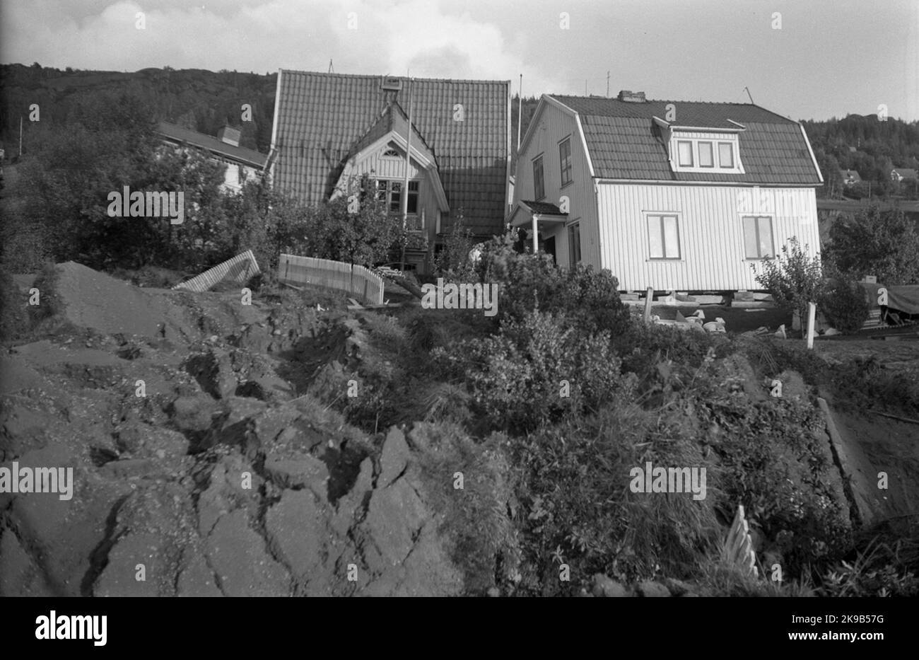 Environmental disaster response Black and White Stock Photos & Images ...