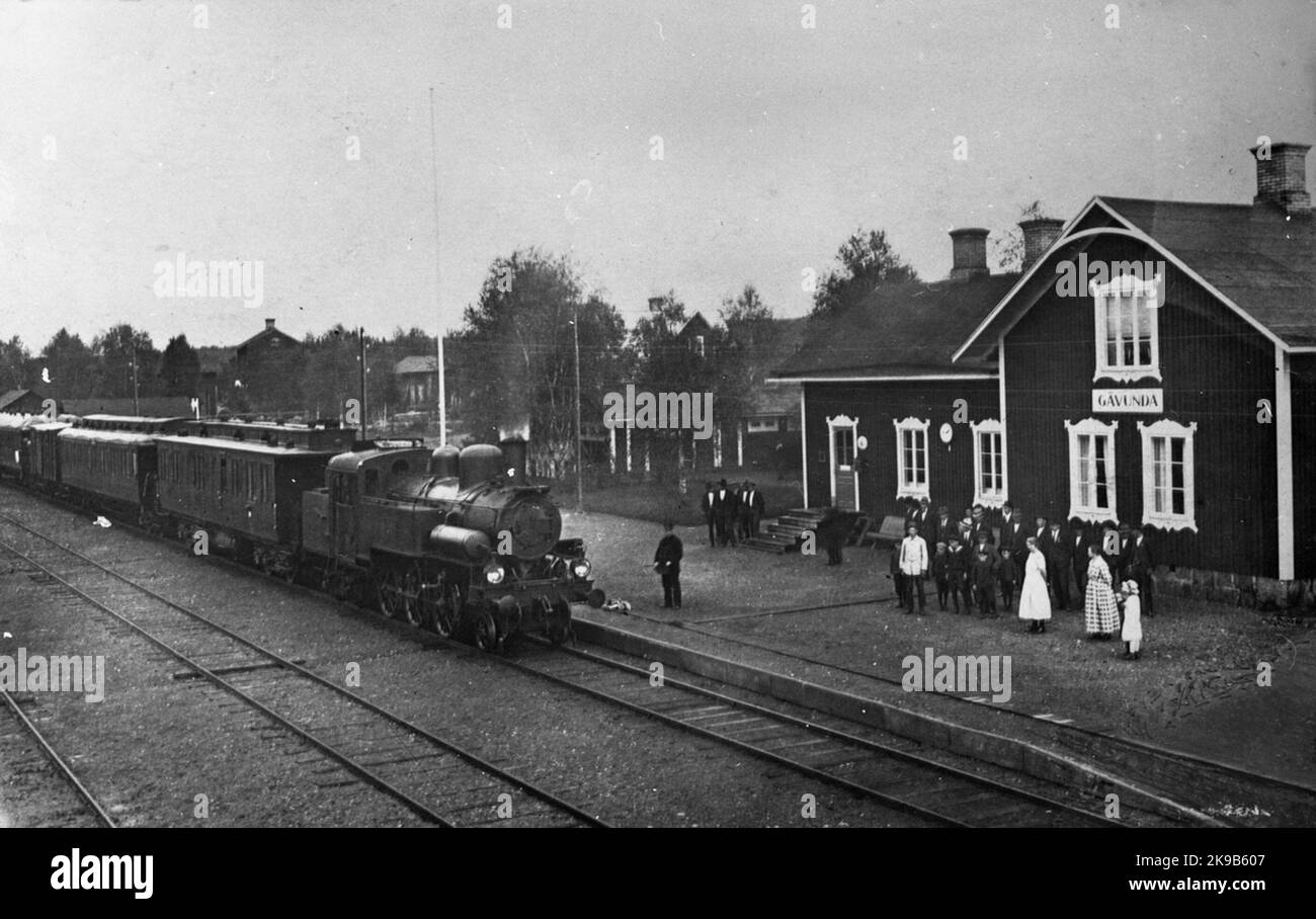 Station, passenger trains drawn by the State Railways, SJ J, The wagons ...