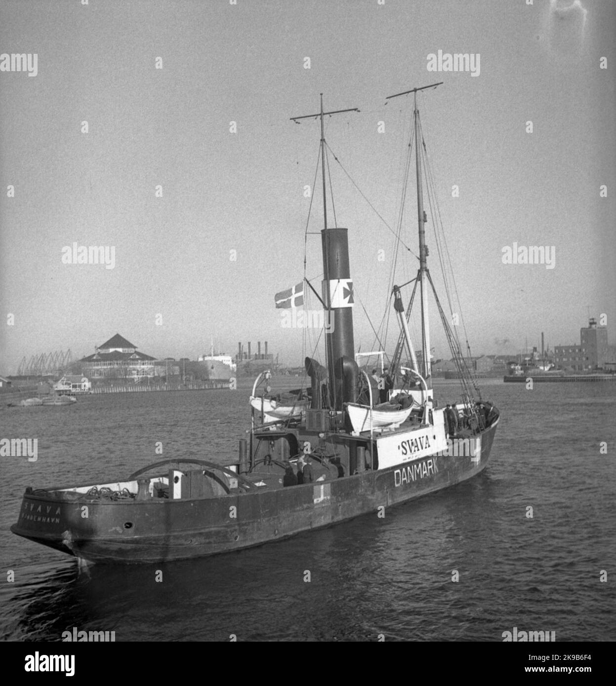 The towing vessel Swaving at the towing of the icebreaker ferry strong ...