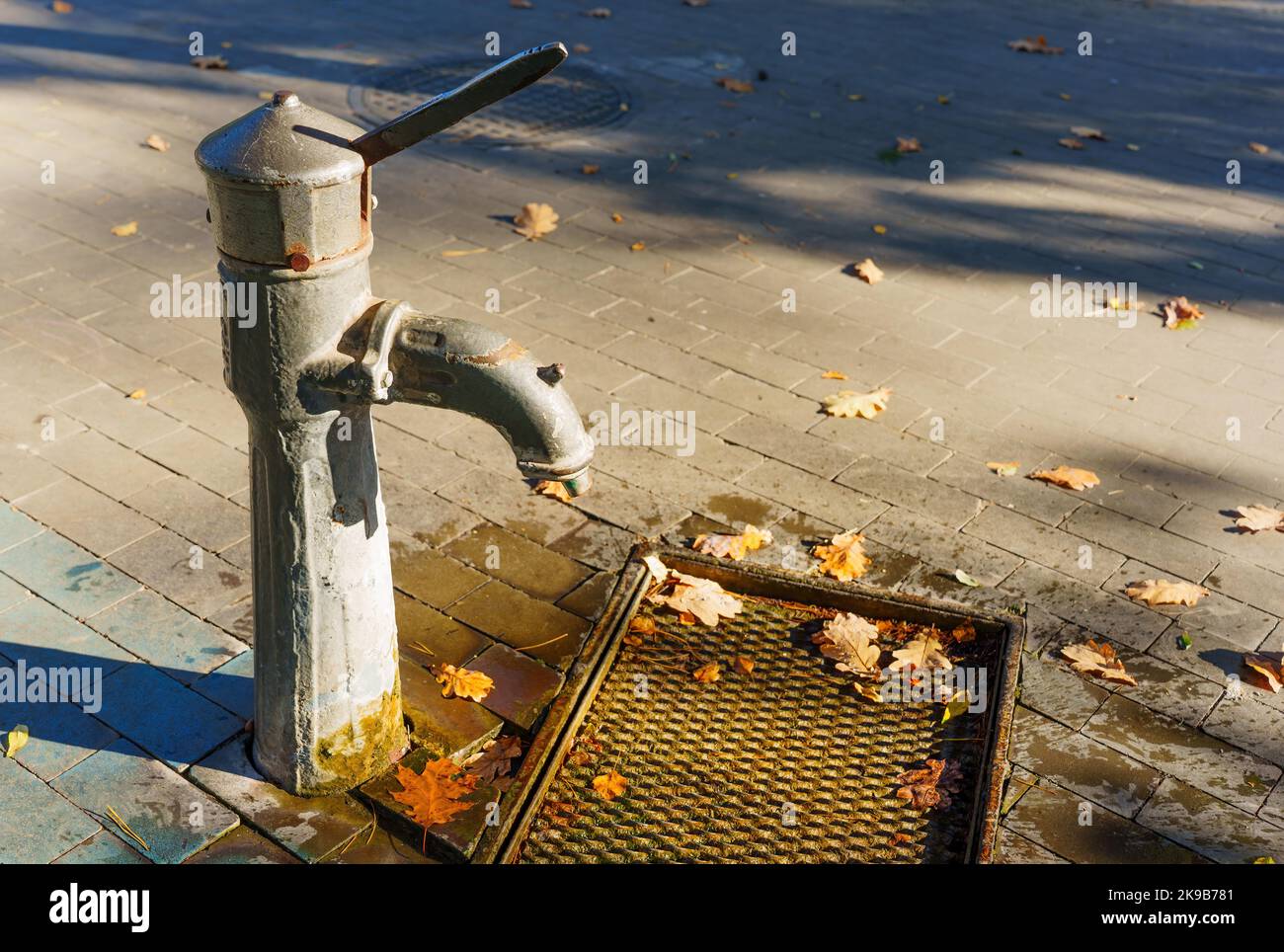 Old hand pump of the public drinking water well point Stock Photo - Alamy
