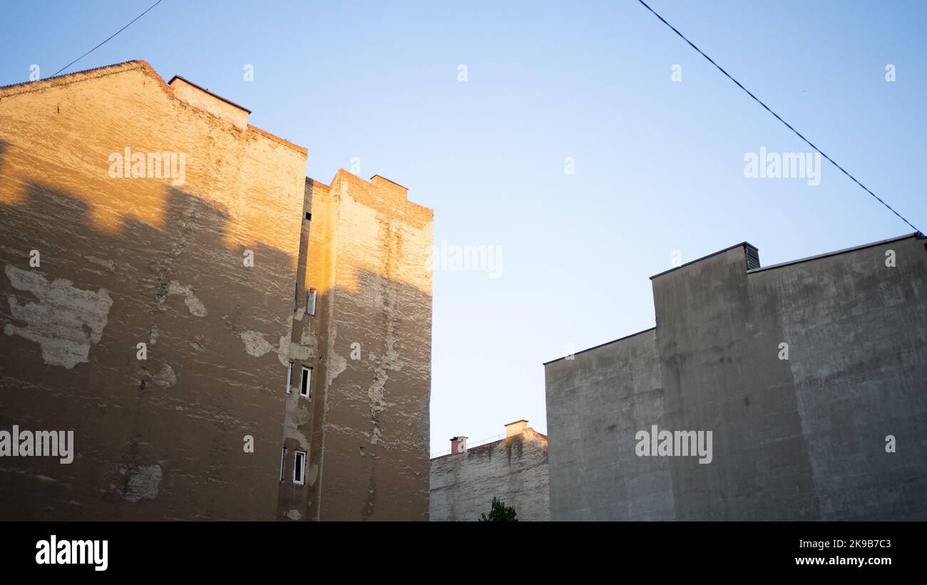 Flat top buildings hi-res stock photography and images - Alamy