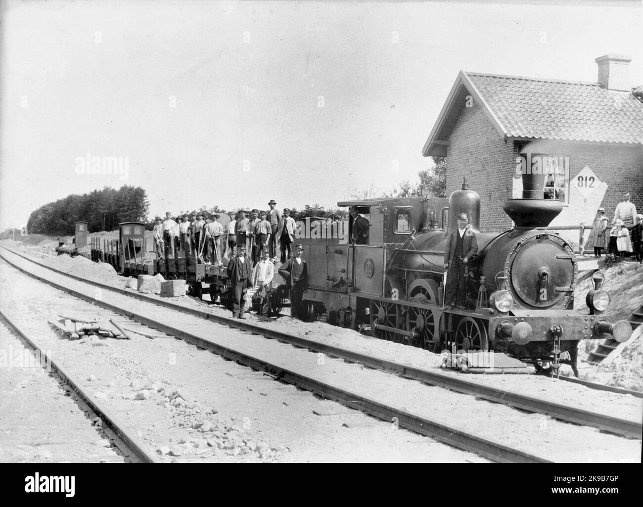 State Railways, SJ VKBA1 470 with work trains and staff Stock Photo - Alamy