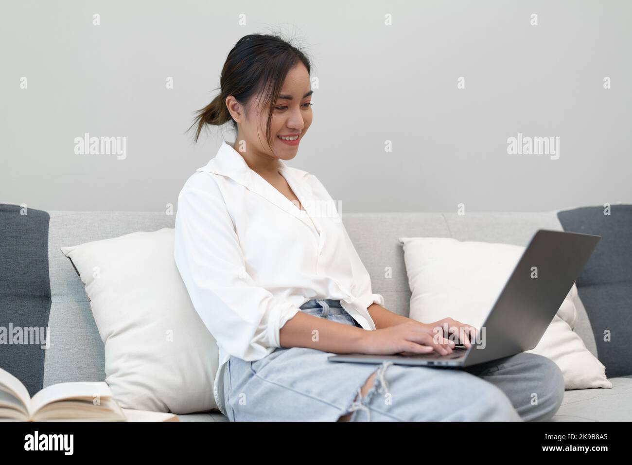 Young asian mother sitting hi-res stock photography and images - Alamy
