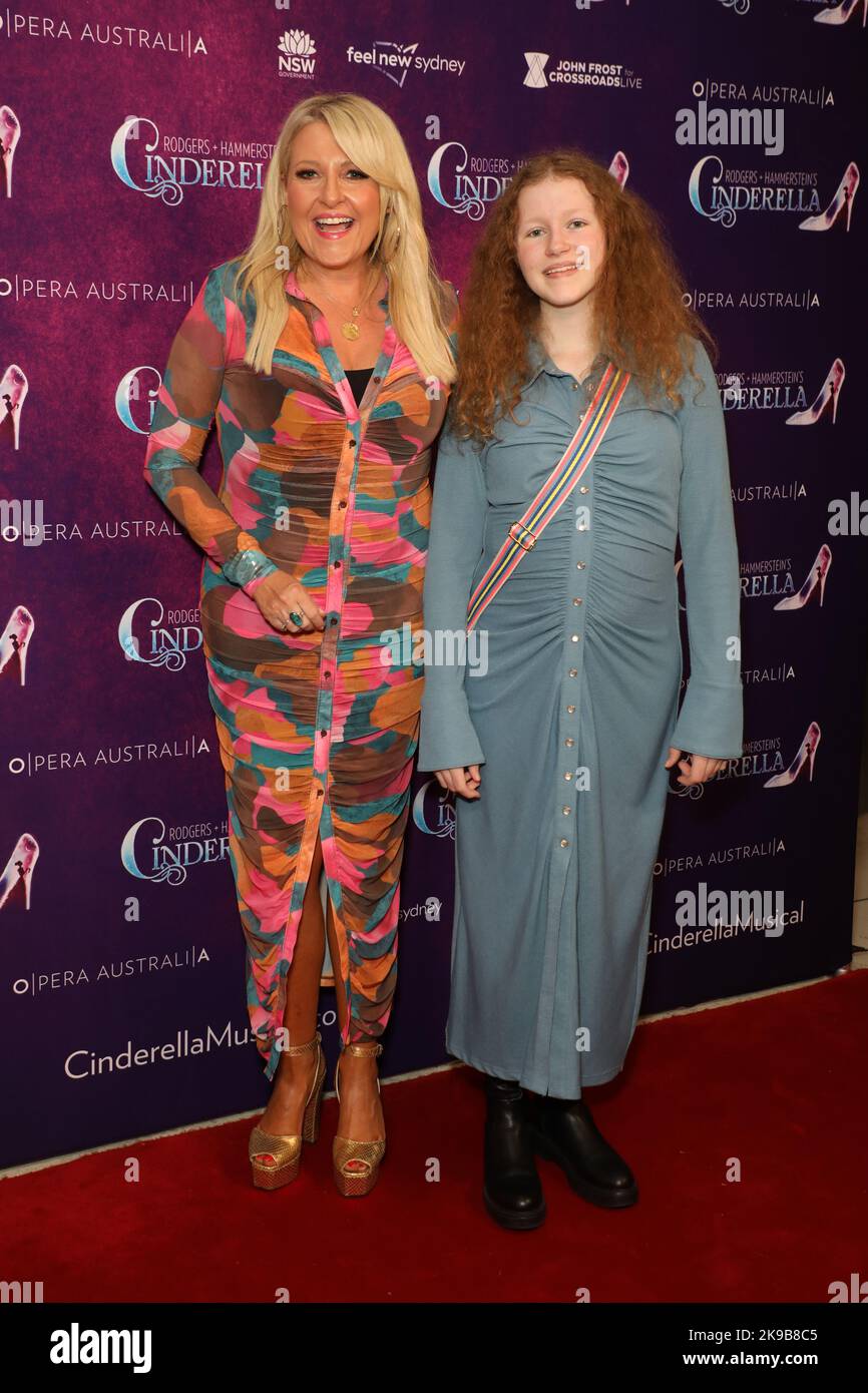 Sydney, Australia. 27th October 2022. Angela Bishop and daughter Amelia ...