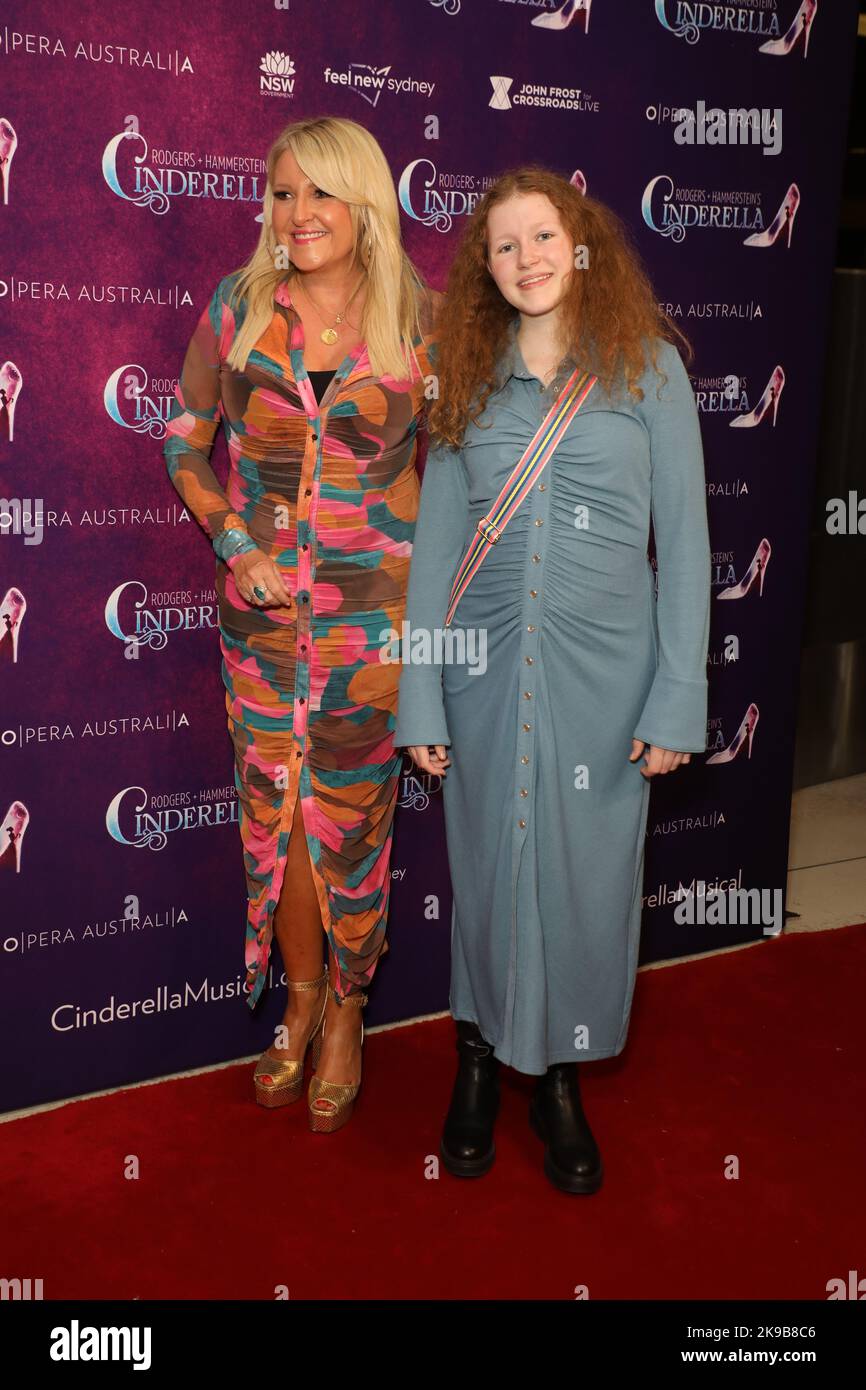 Sydney, Australia. 27th October 2022. Angela Bishop and daughter Amelia ...