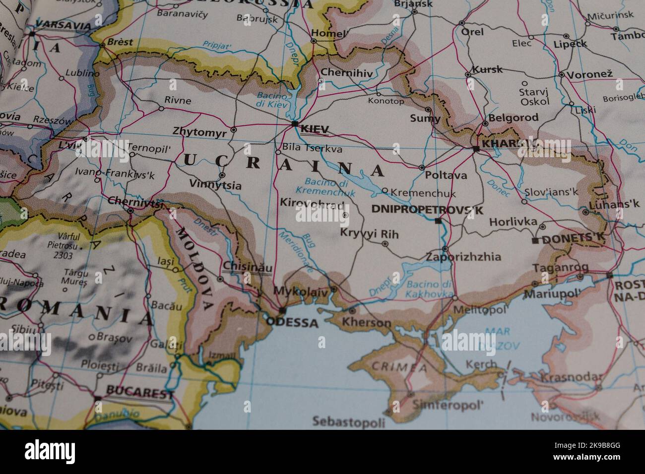 Map of Ukraine with the borders between it and Belarus and Russia ...