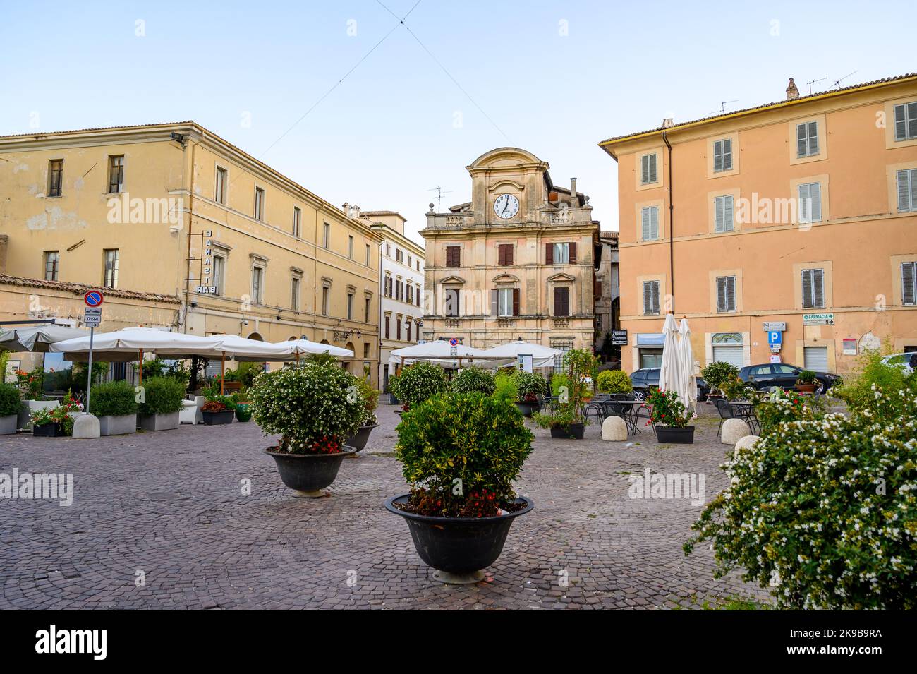 Classical style architecture hi-res stock photography and images - Alamy