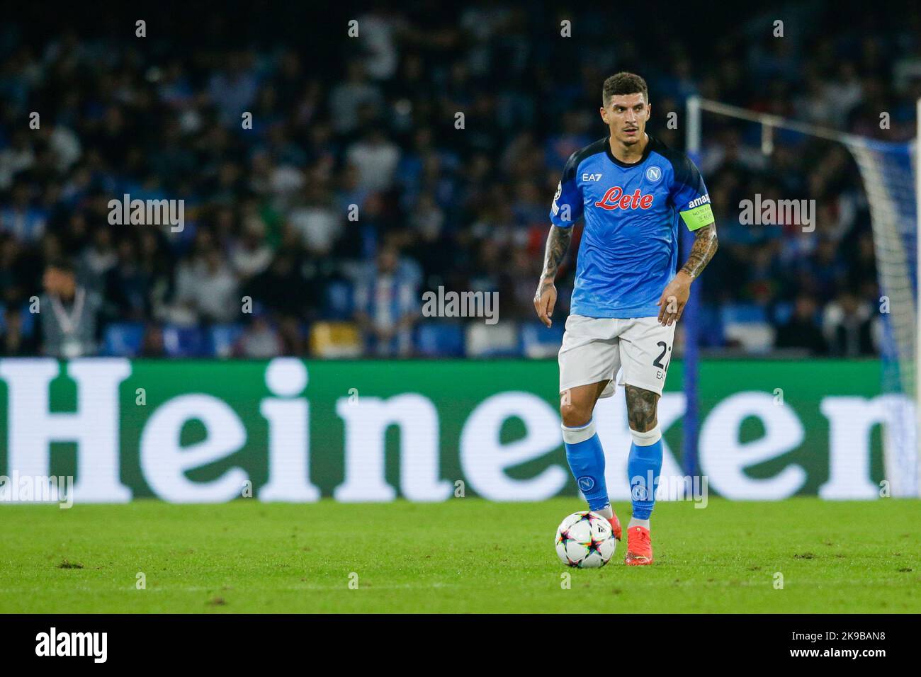 SSC Napoli's Italian defender Giovanni Di Lorenzo controls the ball ...