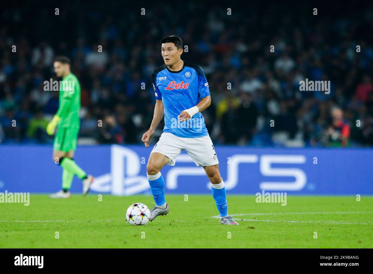 SSC Napoli's Korean defender Kim Min Jae controls the ball During the ...