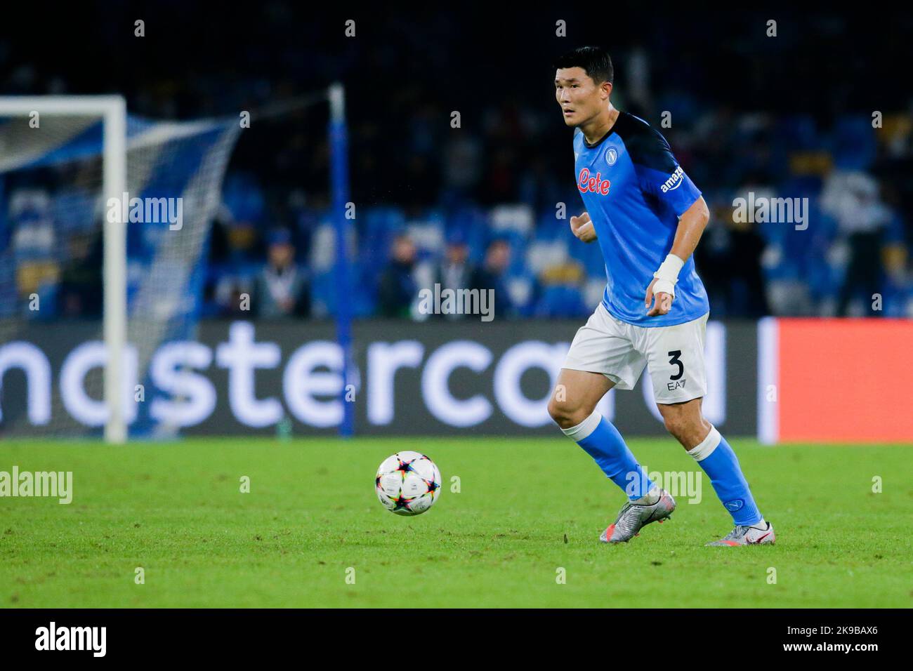 SSC Napoli's Korean defender Kim Min Jae controls the ball During the ...