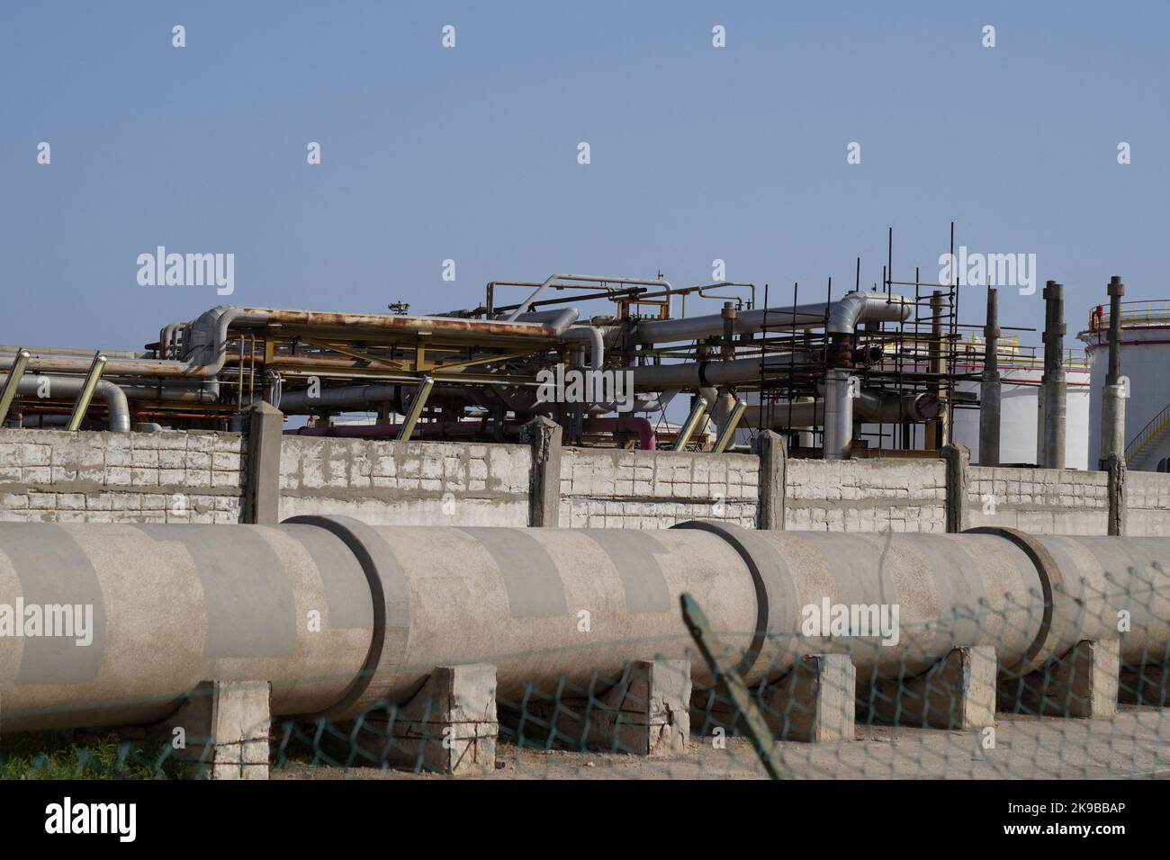Sicily refinery hi-res stock photography and images - Alamy