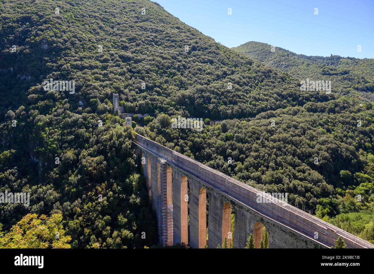 The medieval Ponte delle Torri (Tower Bridge), here under renovation ...