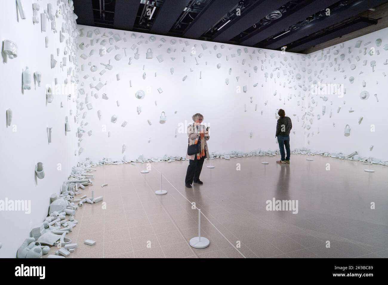 London UK. 27 October 2022. LIU JIANHUA Regular Fragile 2002/03 ...