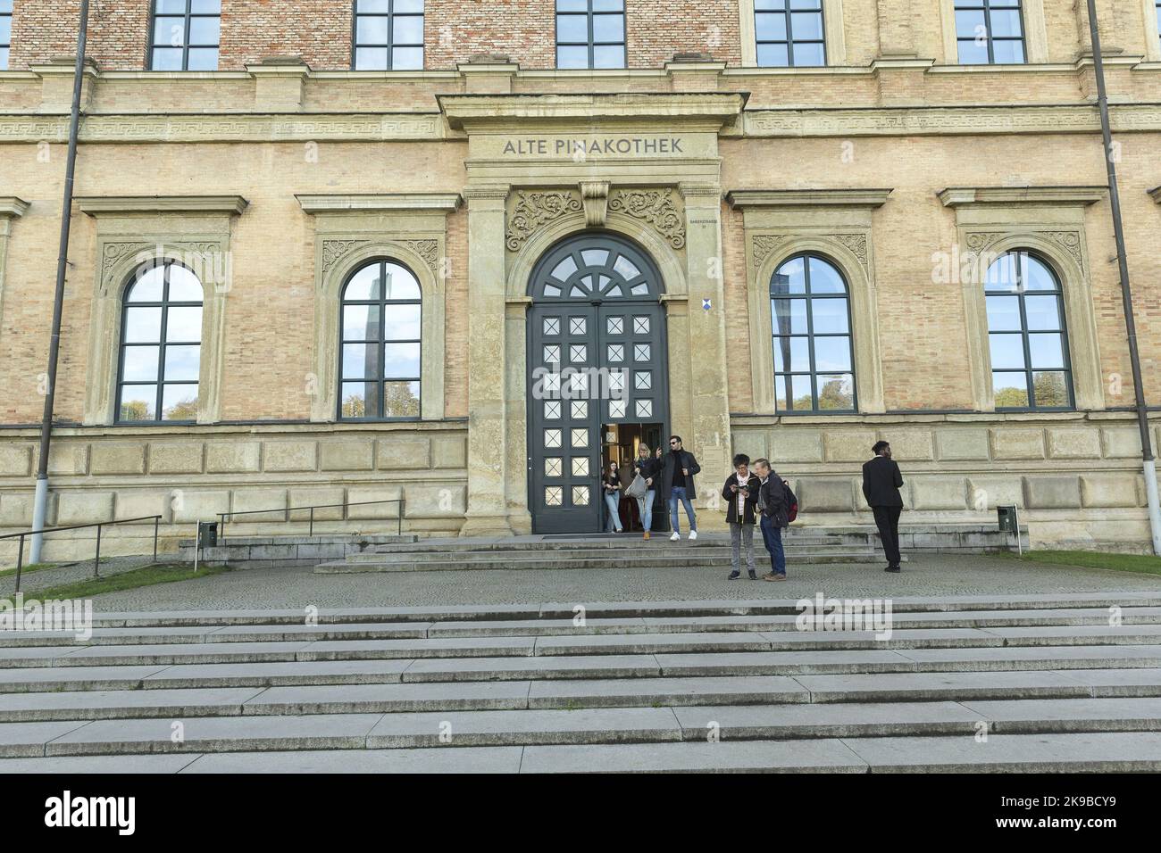 Alte Pinakothek museum in Munich Stock Photo - Alamy