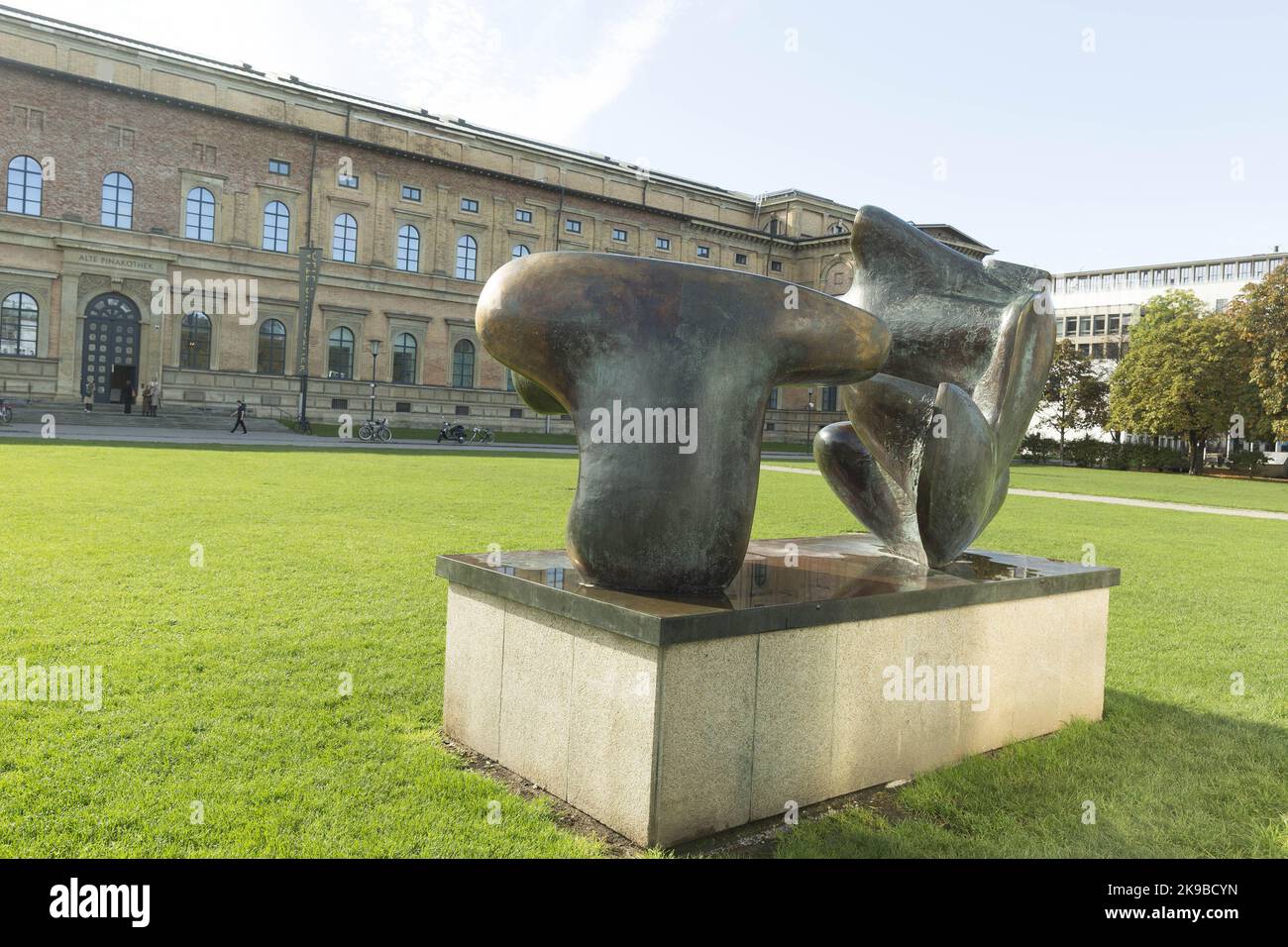 Henry Moore art work Stock Photo - Alamy